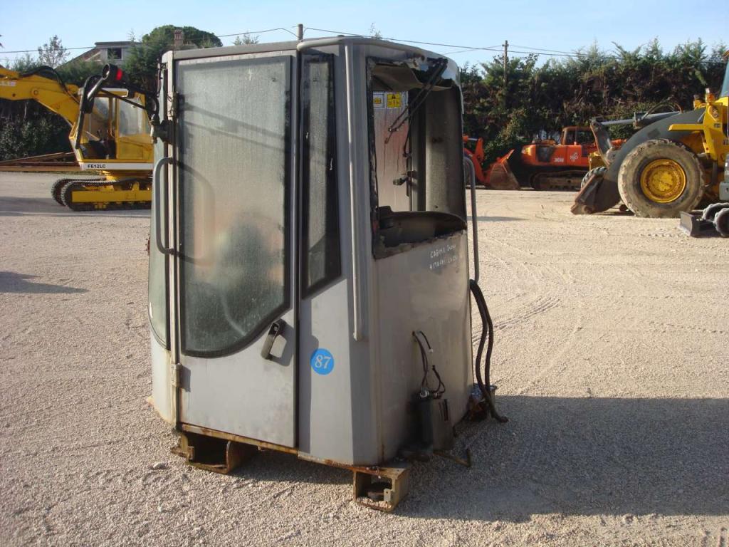 Cabina per Hitachi LX290 in vendita a Roma da OLM 90 Srl