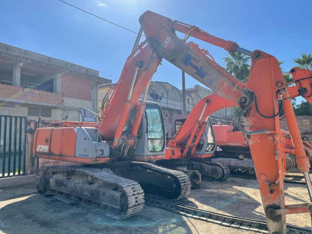 Fiat Kobelco E215 EVOLUTION (USO RICAMBI) - Escavatore cingolato in vendita a Catania da Ventura Srl