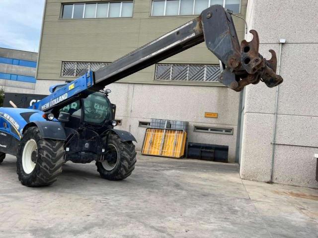 New Holland LM5060 - Sollevatore telescopico rigido in vendita a Roma ...