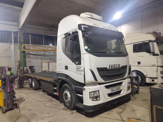 Iveco STRALIS CUBE AS260S42Y - Camion pianale in vendita a Salerno da ...