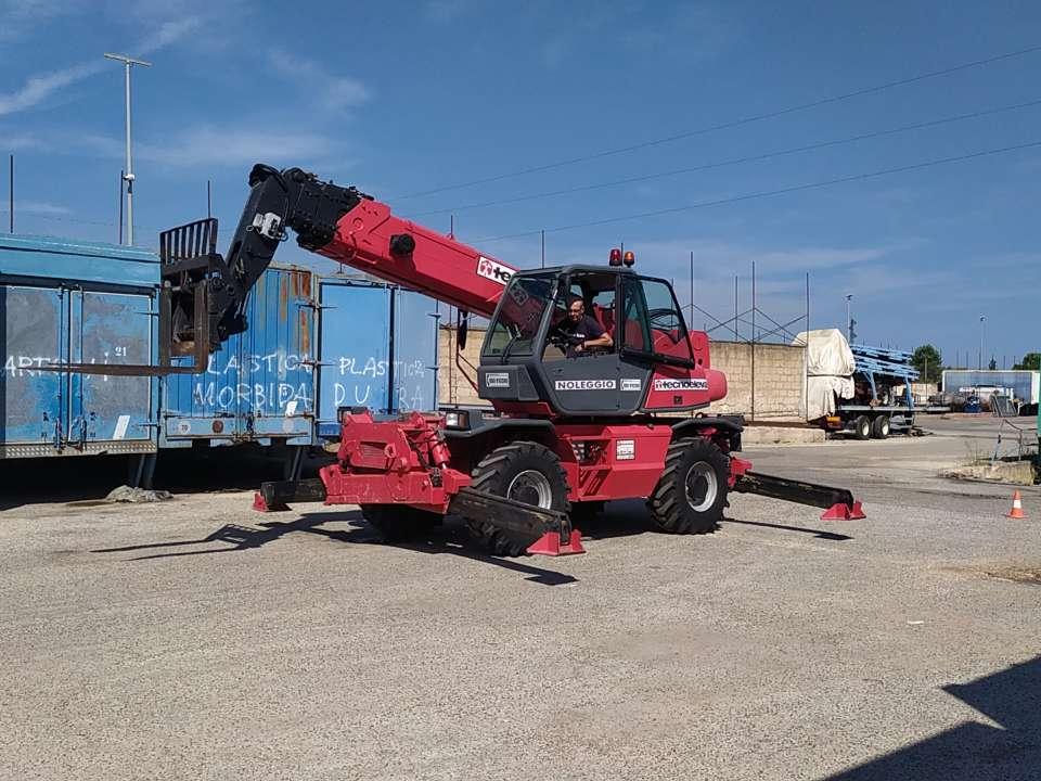 Manitou MRT 2150 - Sollevatore telescopico rotativo in vendita a Bari ...