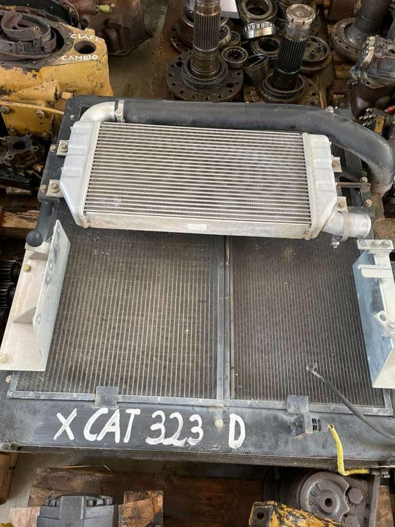Caterpillar Radiatore per Caterpillar 323D in vendita a Piacenza da ...