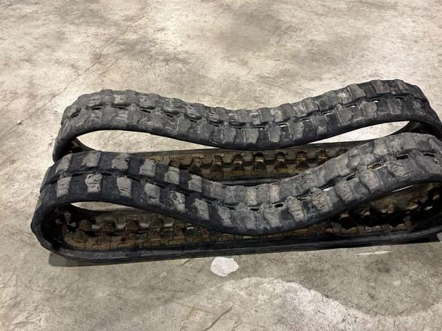 Cingolo in gomma per Caterpillar CAT 300.9 D in vendita a Perugia da A ...